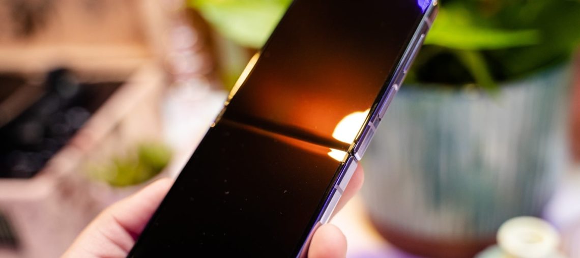 Nếp gấp trên màn hình chính của Galaxy Z Fold 4 và Galaxy Z Flip 4 ...